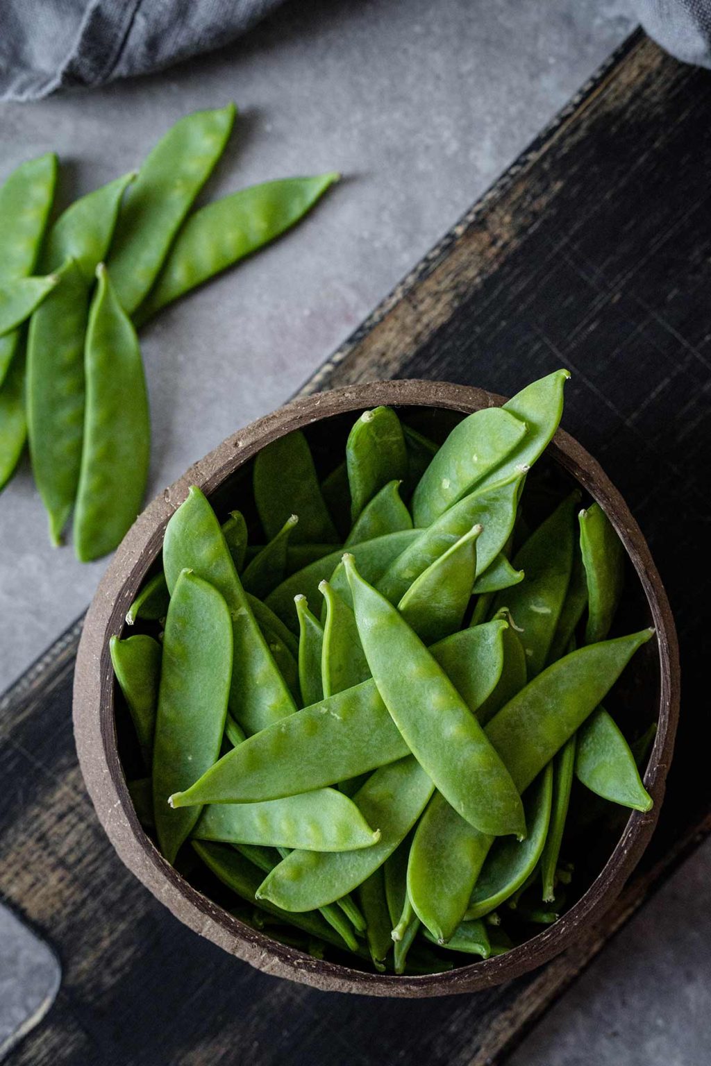 How to Prepare and Cook Snow Peas (5 Methods)