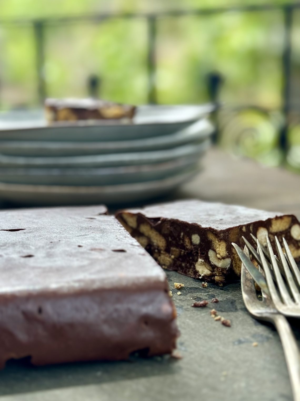 No-Bake Chocolate Truffle Cake - Yummy Addiction